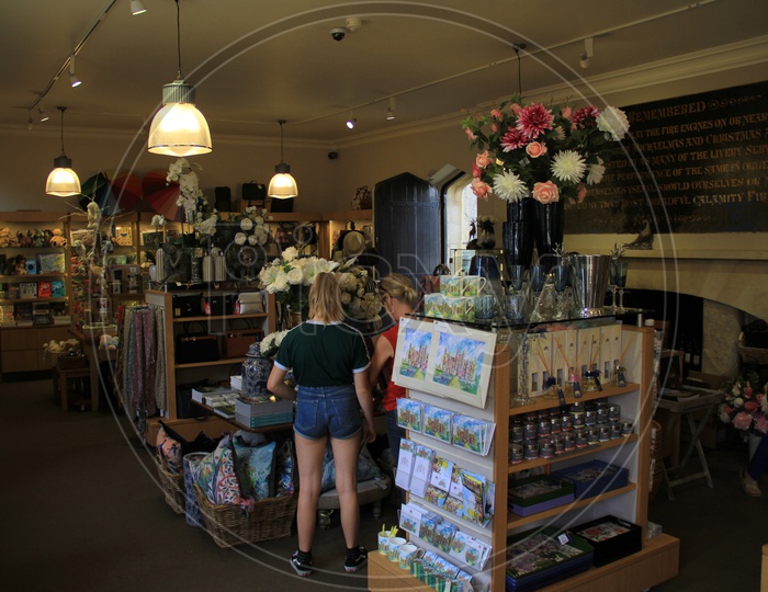 Image of Gift Articles Stores With Articles in Display-GW697246-Picxy