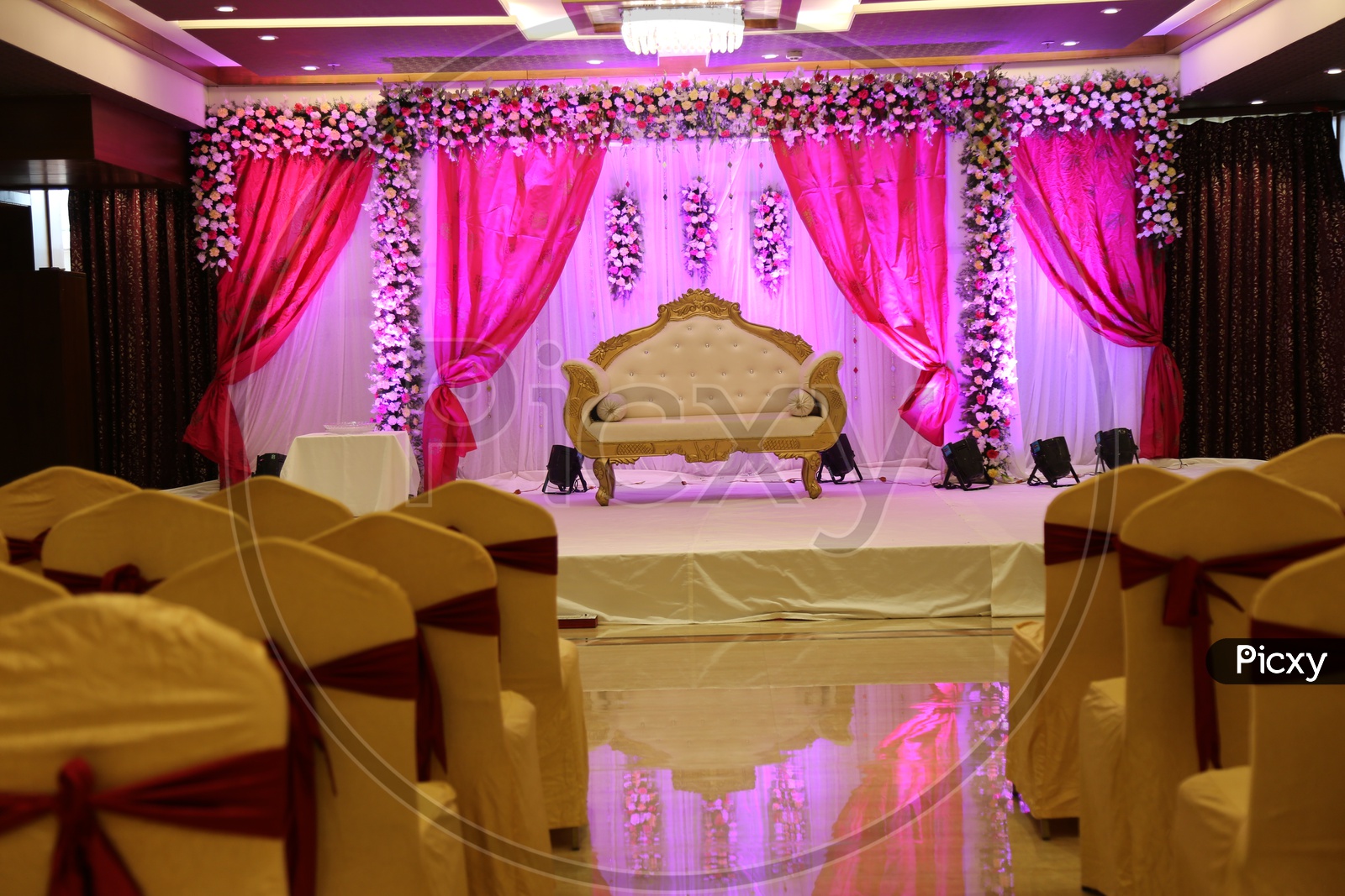 Image of A decorated stage with maharaja chair with lighting-OT450472-Picxy