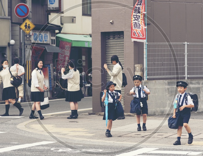 Image of Japanese young students are coming back from elementary school ...