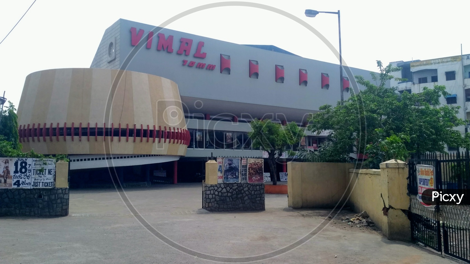 Image of Vimal 70mm Theater Balanagar Hyderabad-UU508047-Picxy