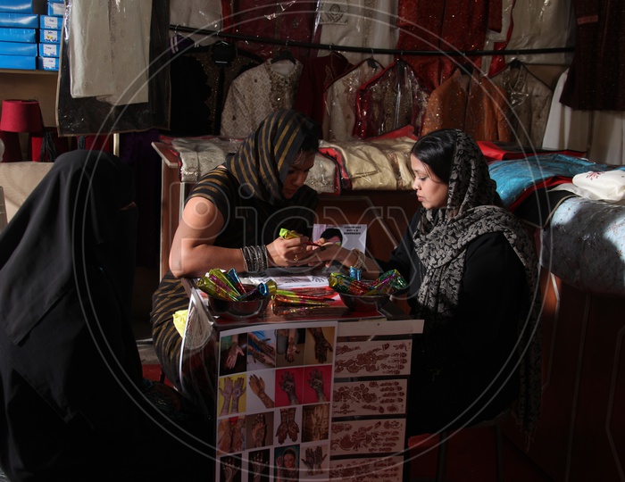 Image of Muslim Mehendi Artists-CF868419-Picxy