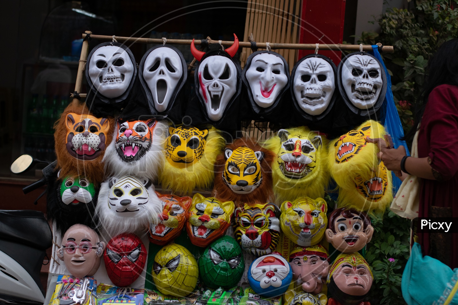 Image of Scary Masks for Kids-EN377254-Picxy
