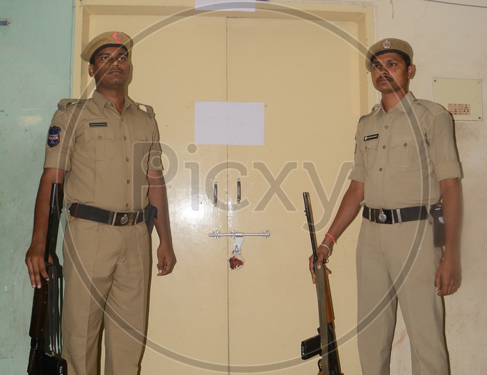 Image of Security Guards At Strong Room Where EVM Kept After Elections ...
