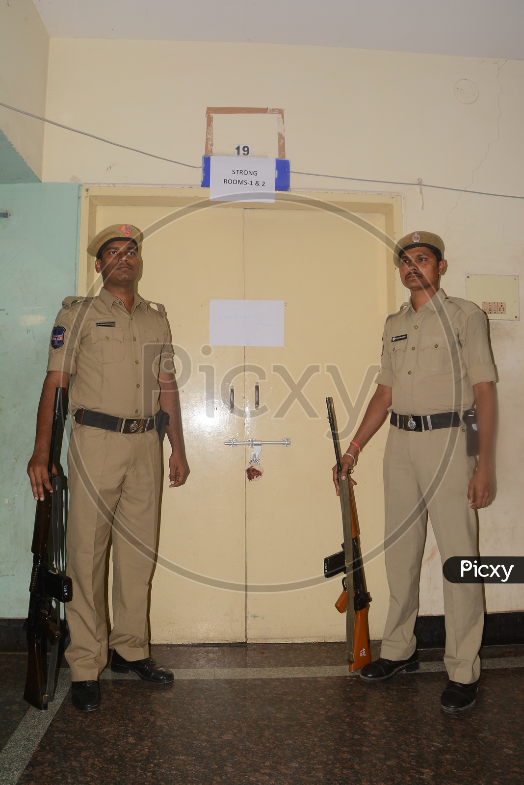 Image of Security Guards At Strong Room Where EVM Kept After Elections ...