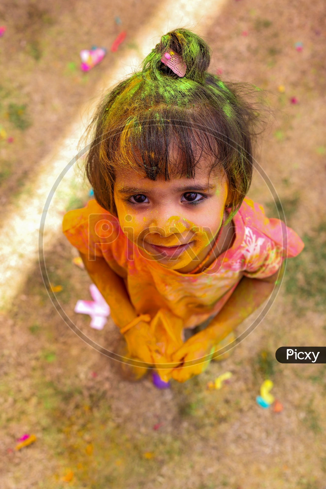 Image of small girl playing holi-LA626483-Picxy