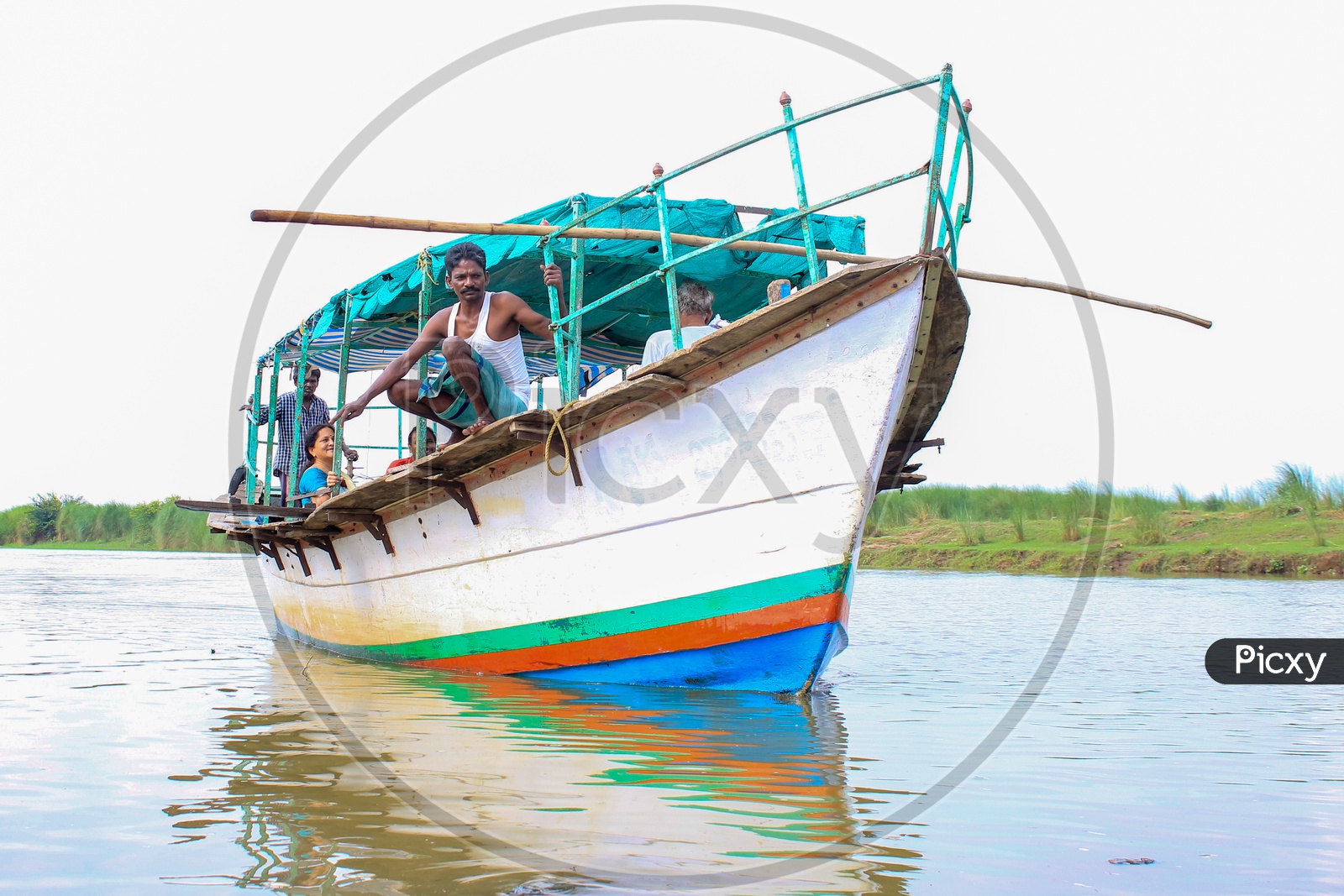 Image of Tourist Boats on Godavari River At Rajahmundry-YO260778-Picxy