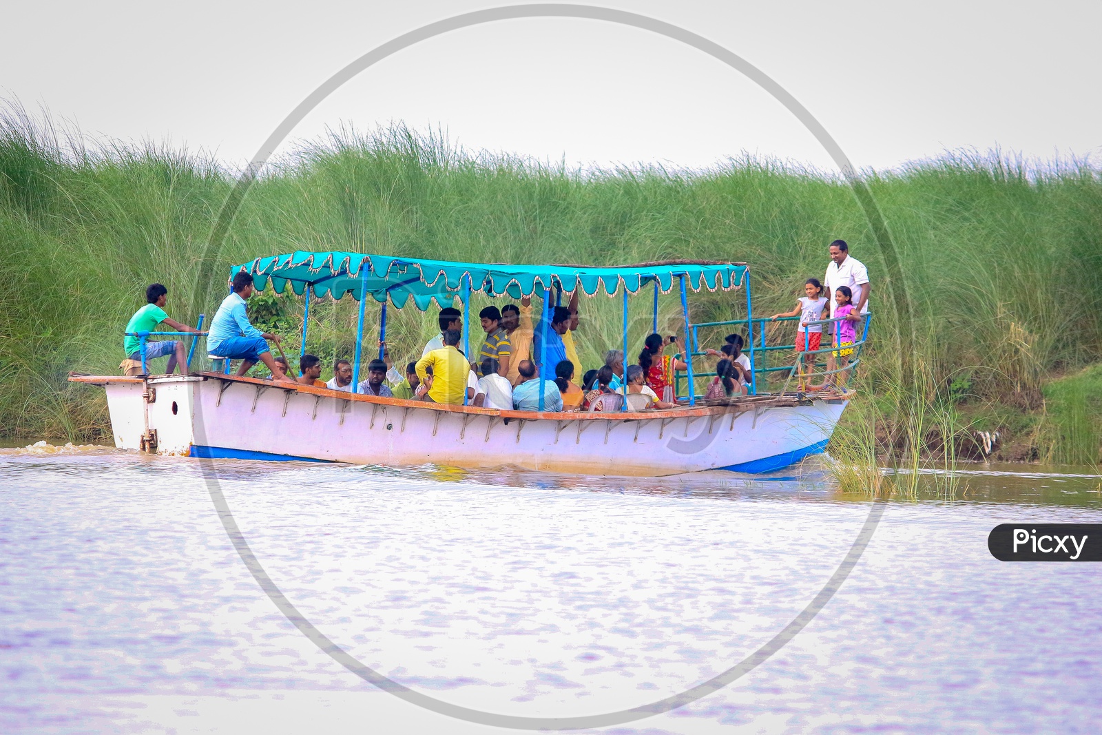 Image of Tourist Boats on Godavari River At Rajahmundry-PM562836-Picxy