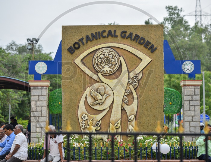 Image of Botanical Garden Entrance-UO037917-Picxy
