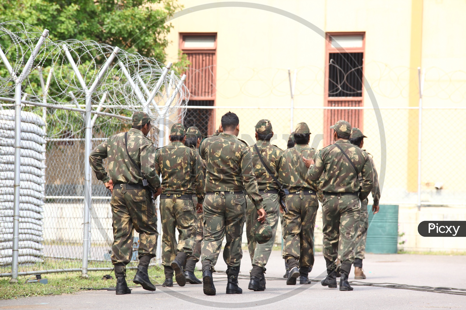 Image of Indian Army Men walking-ST200821-Picxy