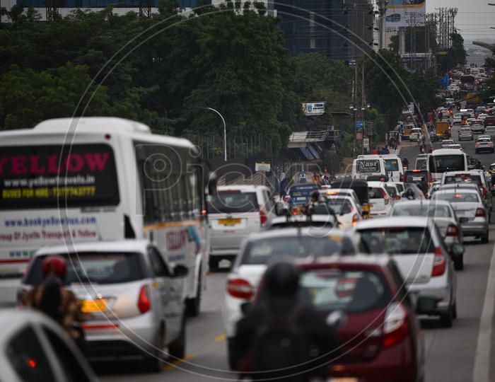 Image of Traffic Jam of Commuting vehicles On Financial District Roads ...