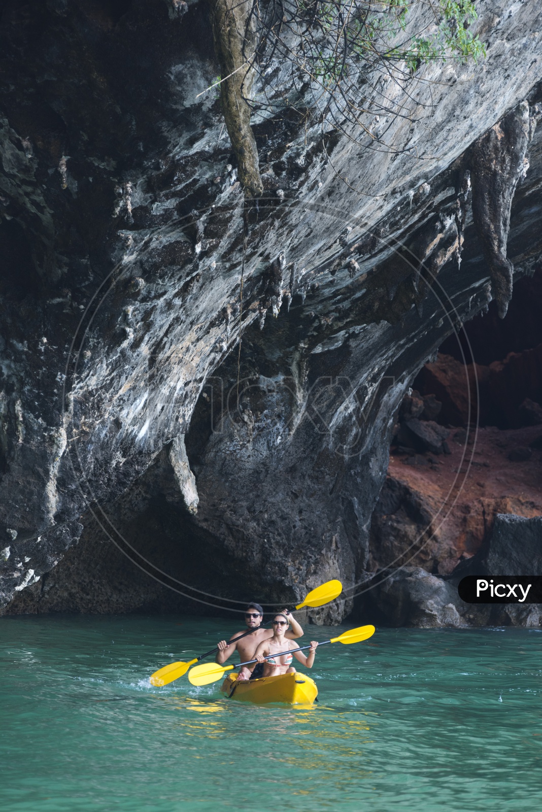 Image of Boat Kayaking By Tourists At Phuket , Thailand-QF656902-Picxy