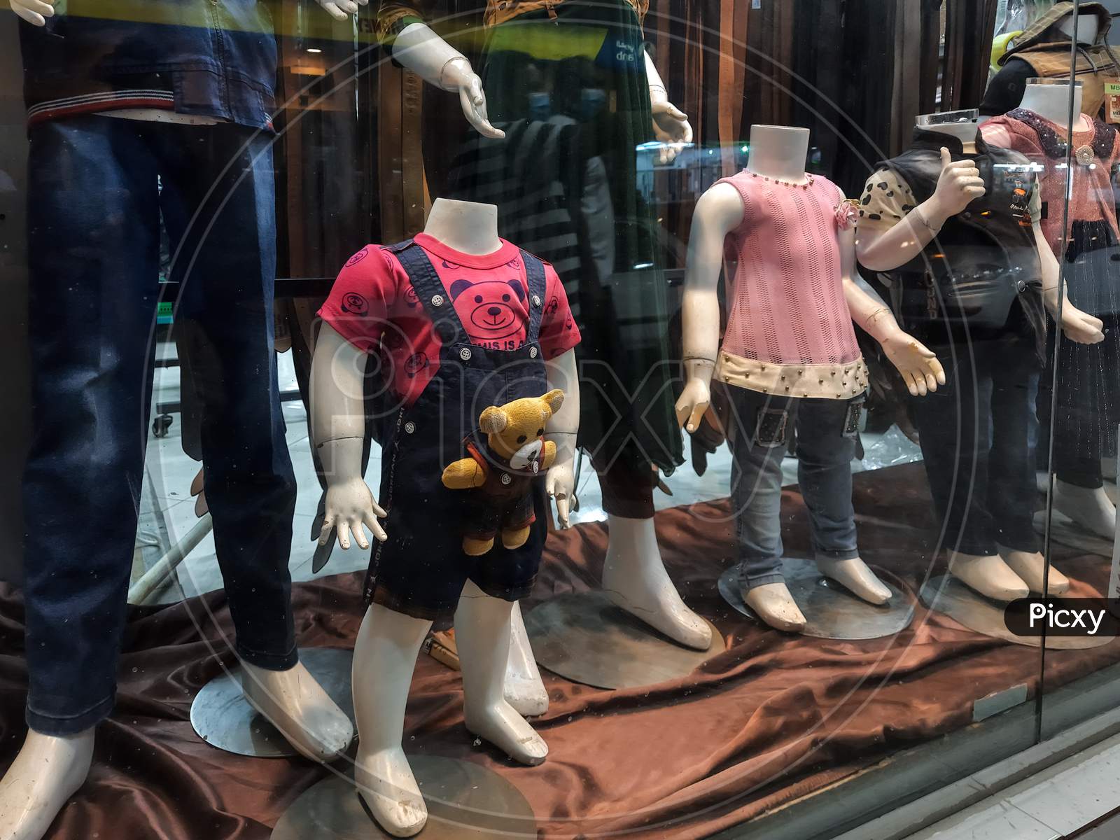 Image of clothes on dummys in readymade showcase.-ML393472-Picxy