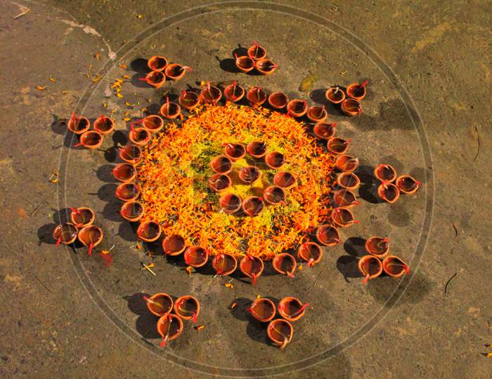 Image of prepare Rangoli For Celebrate Diwali-IF930225-Picxy