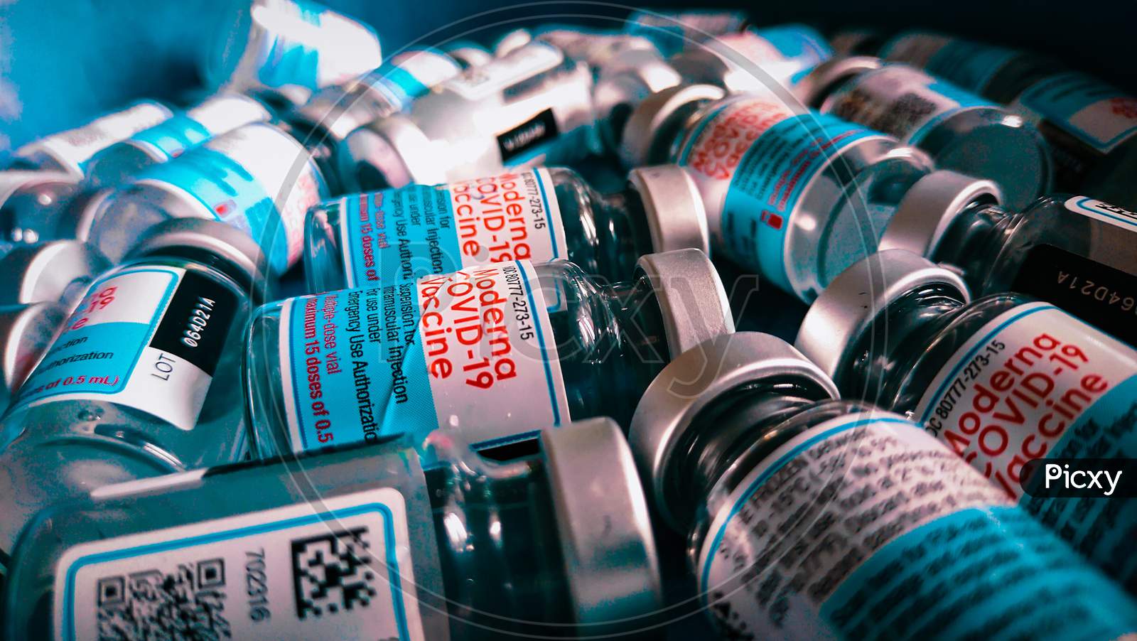 Image of Covide-19 vaccine-DI704456-Picxy