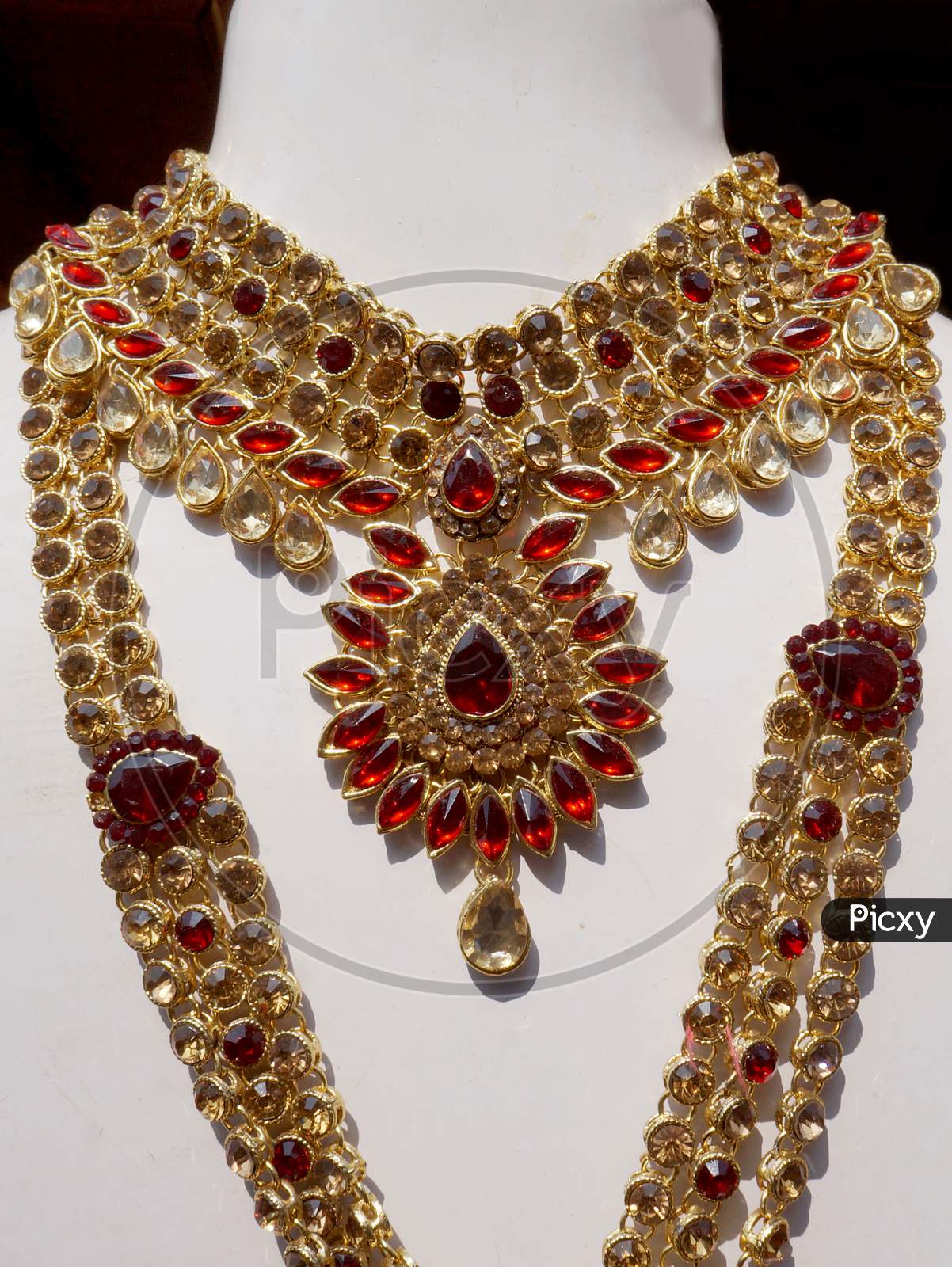 Image of Indian Woman Traditional Jewlry Necklace In Shop Display ...