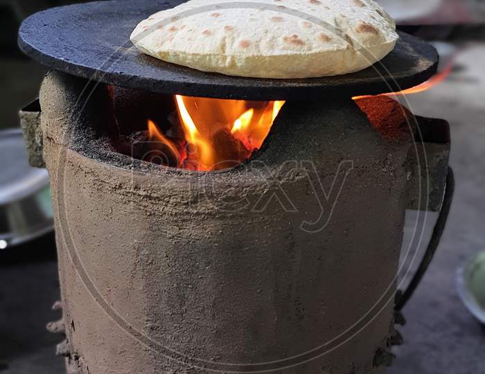 Image of Chulha Or Roti-ZP319890-Picxy