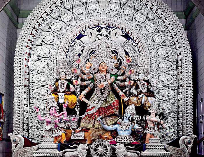 Image of Durga maa killing the rakshas-HL372158-Picxy