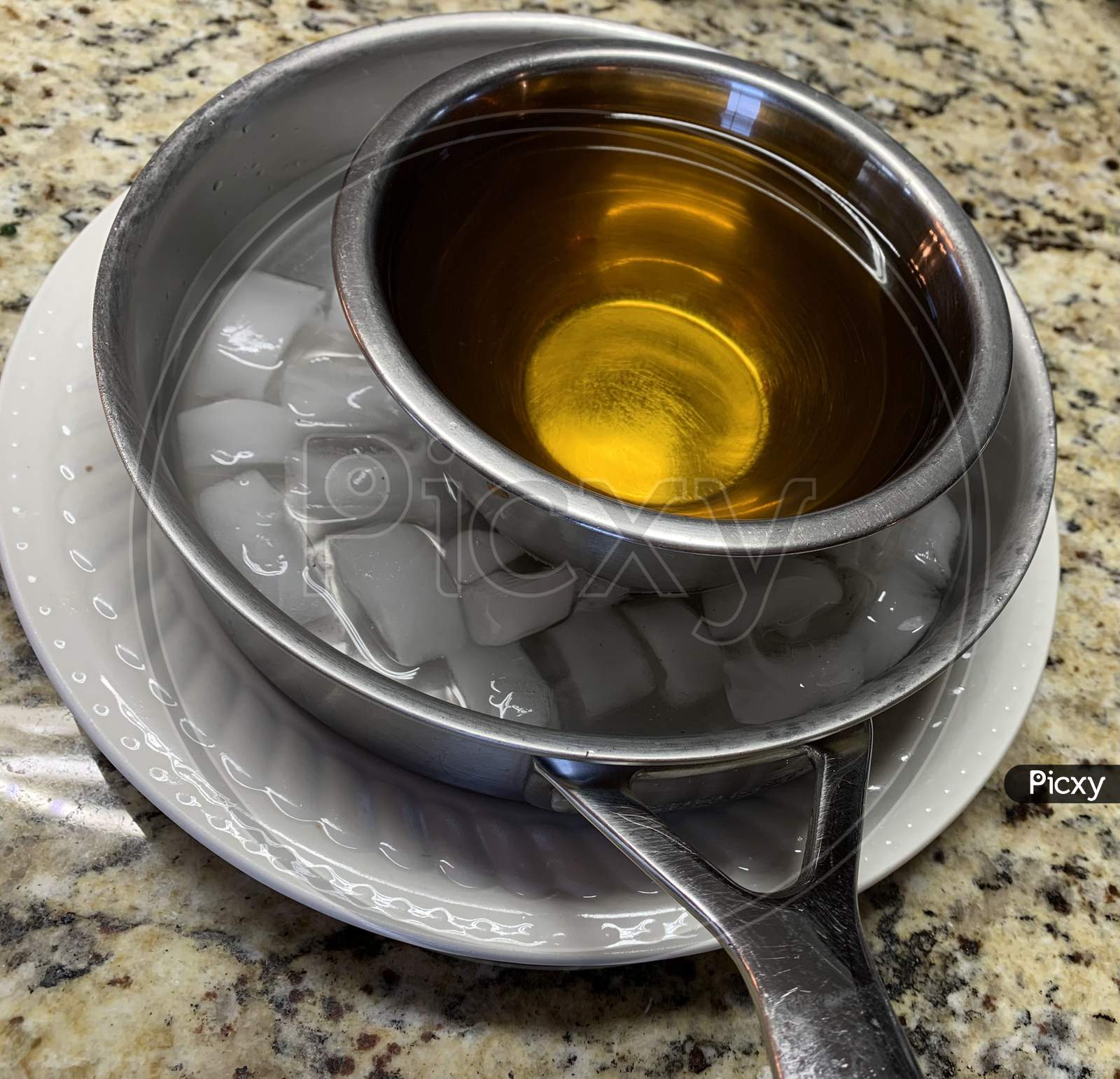 Image of technique to cool down hot oil for future use-KP781525-Picxy