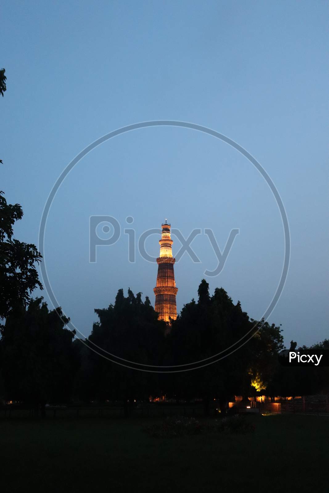 Qutub Minar Delhi At Night