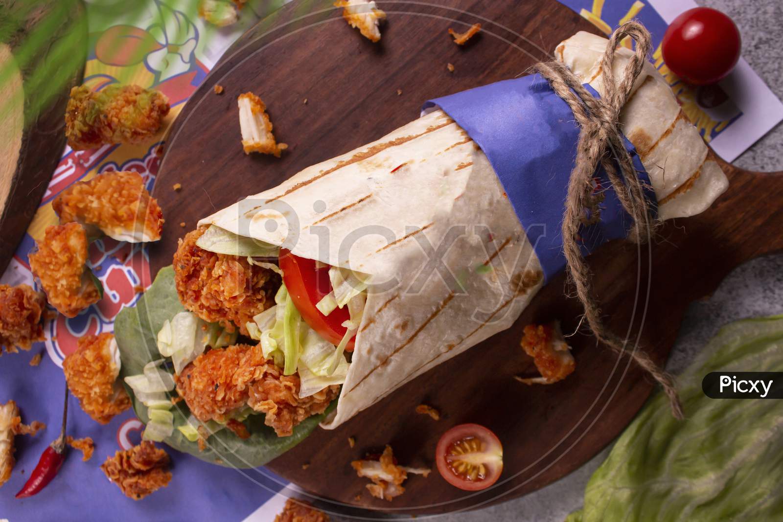 Image of Fresh Chicken Popcorn Roll With Fresh Tomatos, Salad, Cheese ...