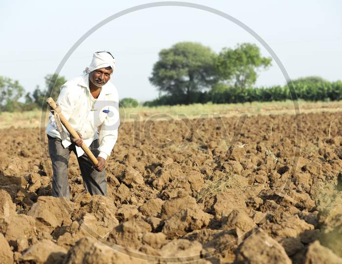 Image of Indian farmer working in farm-IC888793-Picxy