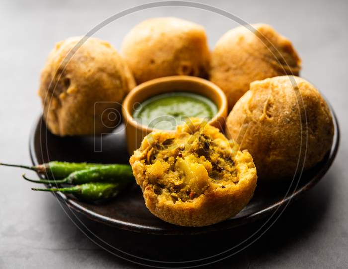 Image of Aalu Bonda Is An Indian Pakora Or Batata Vada Served With ...