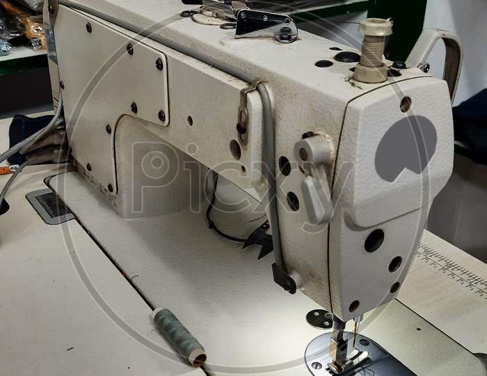 Image of Electric Weaving Machine Vertical Shot-YQ088859-Picxy