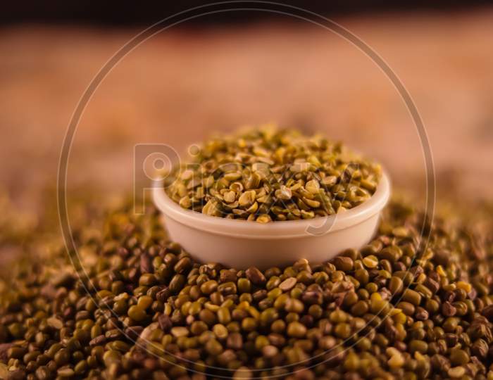 Image of Broken Mung Lentils (Yellow Moong Dal) With Green Moong Bean ...