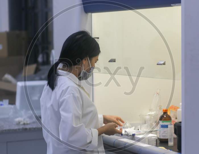 Image of Asian Woman Scientist Using Pipette To Make An Experiment In ...