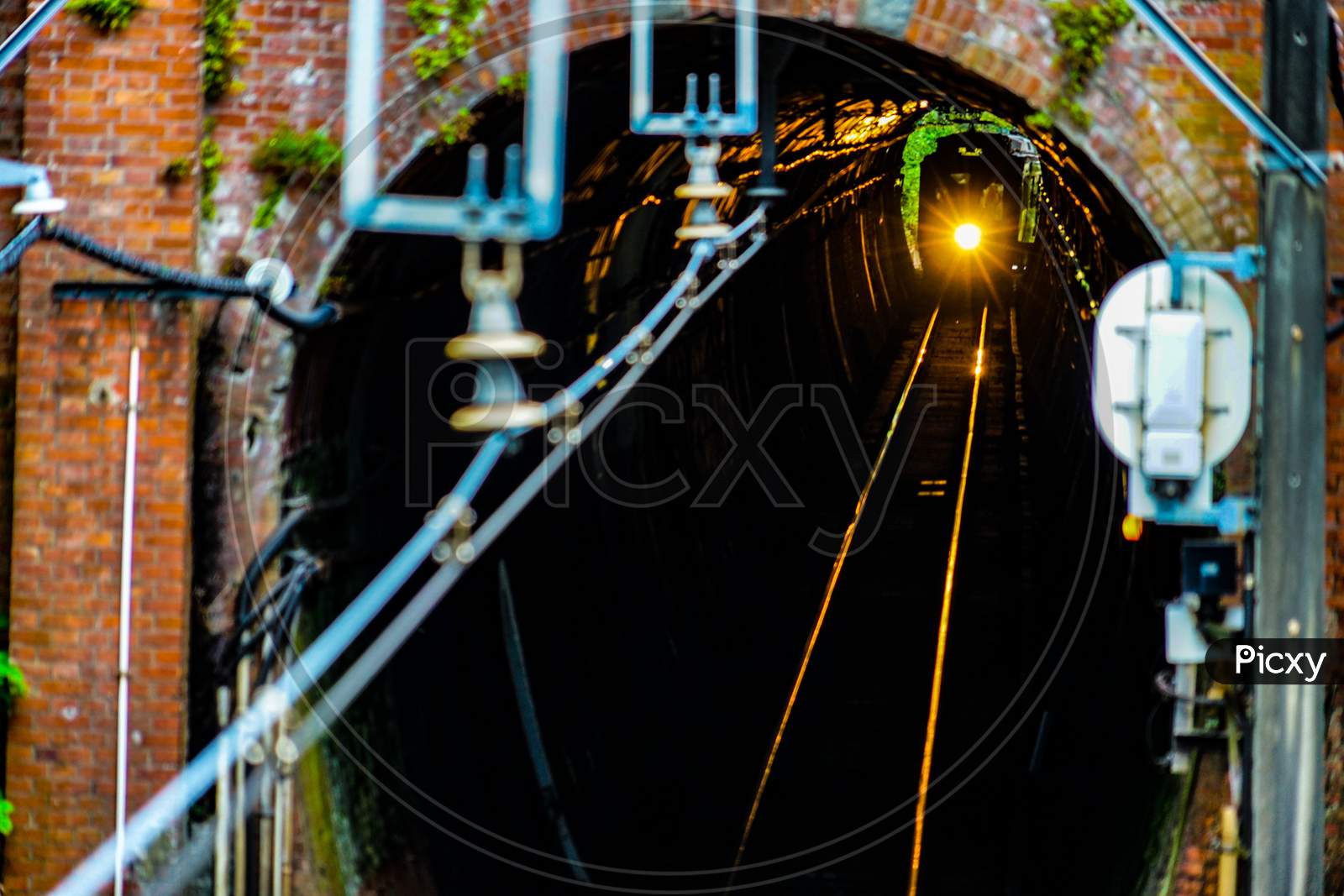 Image of Power Dong (Polar Temple Tunnel) And Enoshima Electric Railway ...