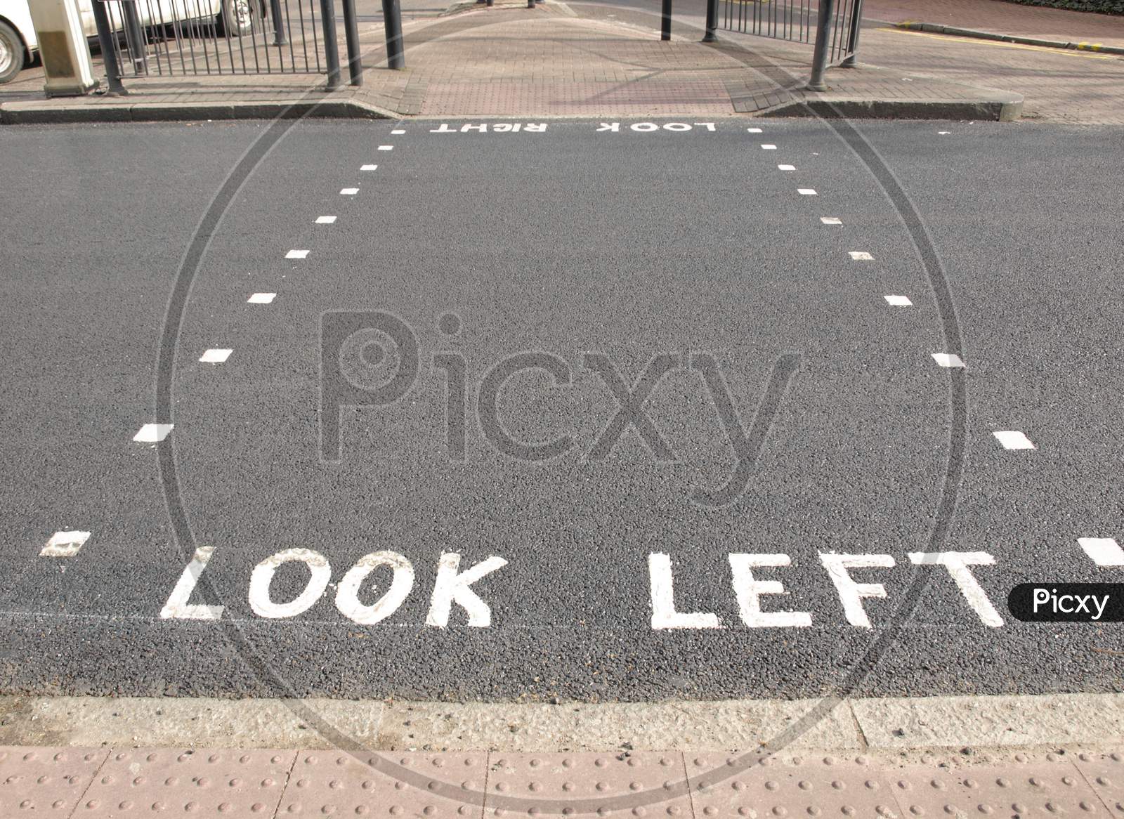 Image of Look Left Sign-KD660575-Picxy