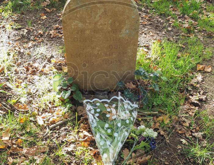 Image of Tanworth In Arden, Uk - September 25, 2015: Grave Of English ...