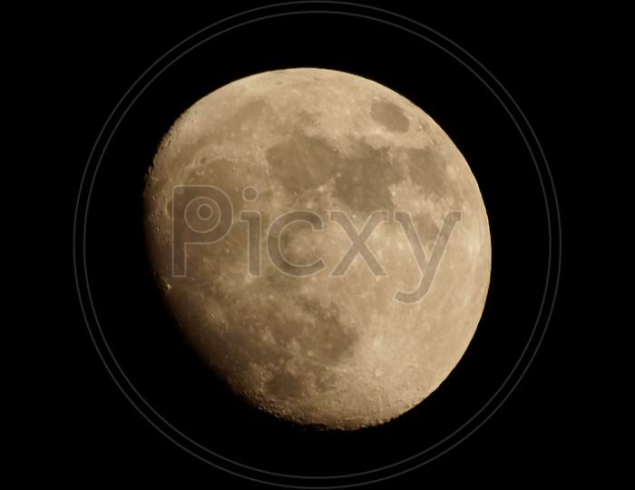 Image of View Of The Moon-BF037019-Picxy