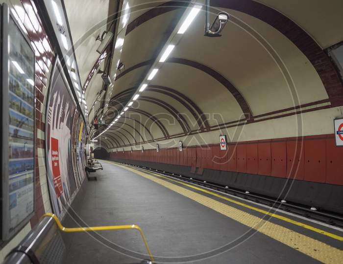 Image of London, Uk - September 29, 2015: Tube Platform At Chalk Farm ...