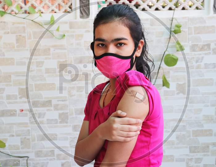 Image of Indian Girl Shows A Bandage Applied After Getting Vaccination ...