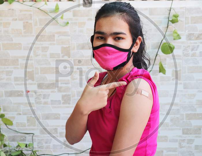 Image of Indian Girl Shows A Bandage Applied After Getting Vaccination ...