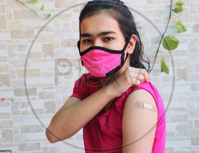 Image of Indian Girl Shows A Bandage Applied After Getting Vaccination ...