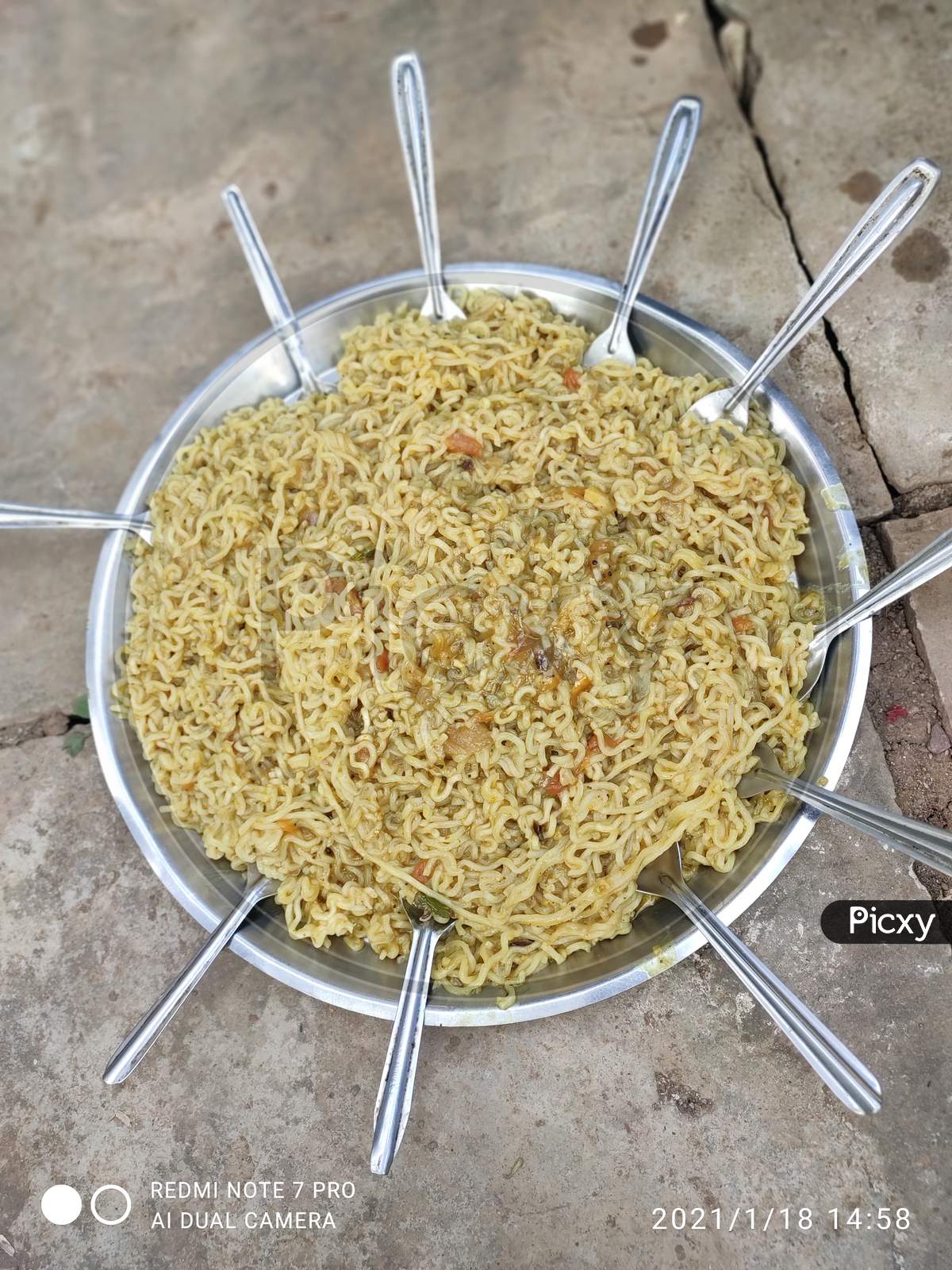 Image of Maggie have some tasty fun-YX260714-Picxy