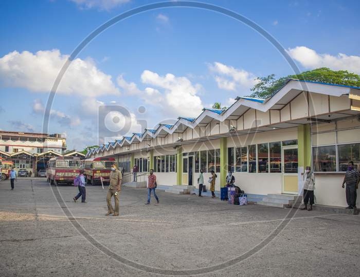 Image of Bus Terminus-VR026807-Picxy