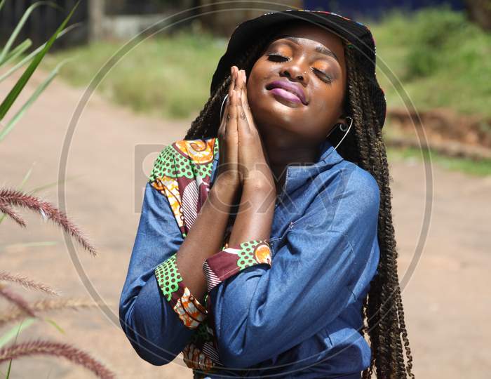 Image of Beauty this African American lady is wearing the Traditional ...