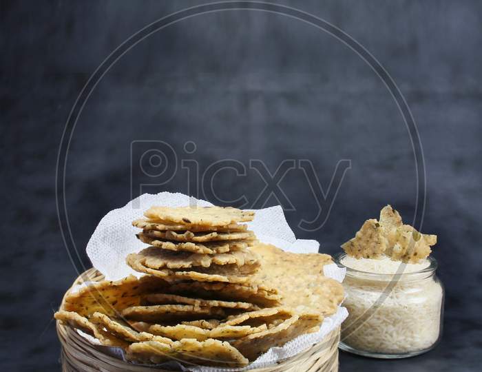 Image of Rice papad or Rice puri or chokha ni puri-QK439427-Picxy