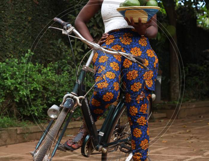 Image of Lady bike poses or lady bicycle riding poses when in the ...