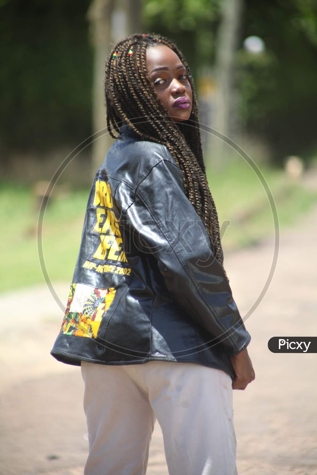 Image of Black African American modeling lady facing in front looking ...