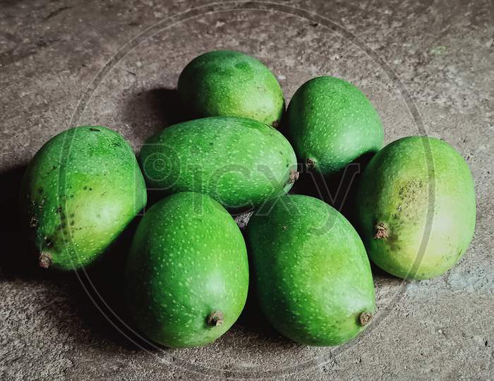 Image of kachi Keri fruit also known as mango-EJ230056-Picxy