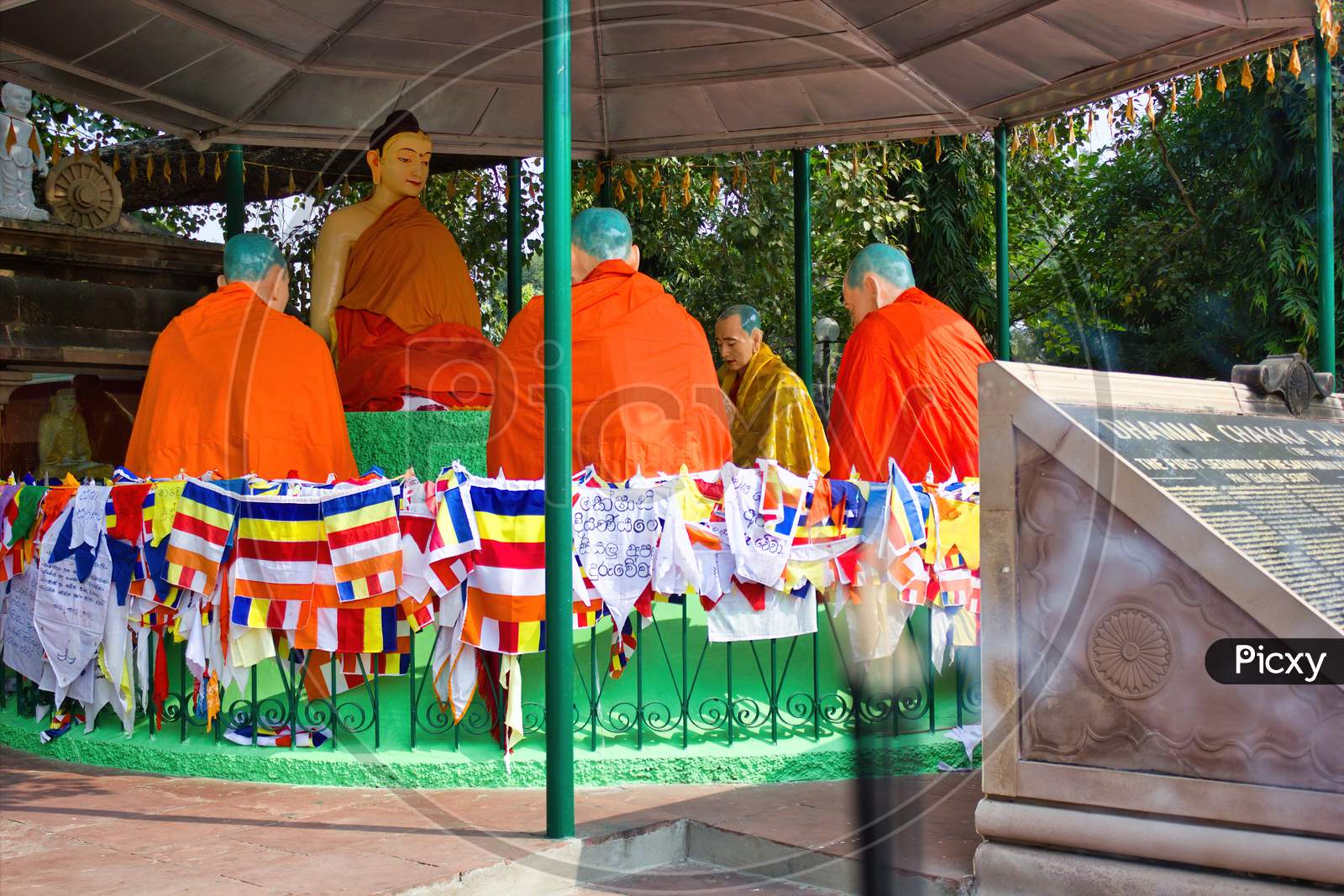 Image of Statues Of Lord Buddha And His Disciples At Dhamma Chakka ...