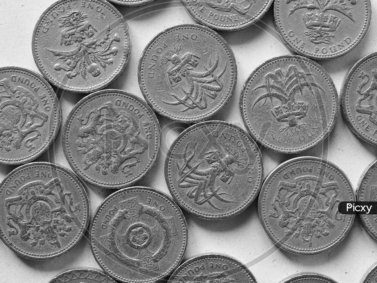 Image Of One Pound Coins United Kingdom In Black And White JV903461 Picxy Image Of One Pound Coins United Kingdom In Black And White JV903461 Picxy