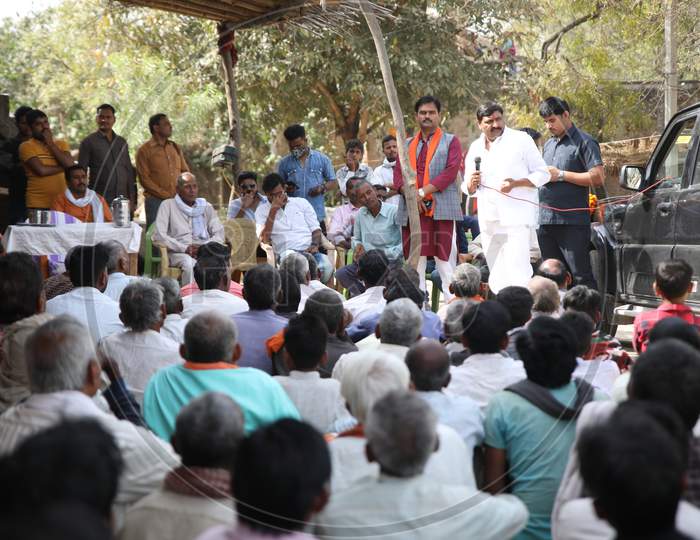 Image of RURAL AREA PEOPLE-IW902265-Picxy