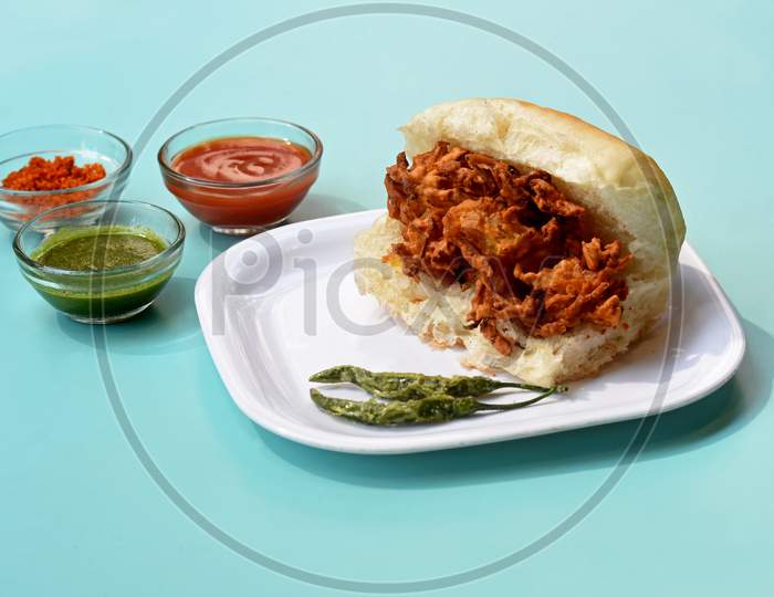 Image of Crispy Kanda Bhaji,Pyaj Pakode,Fried Onion Pakoda,Onion Bhaji ...