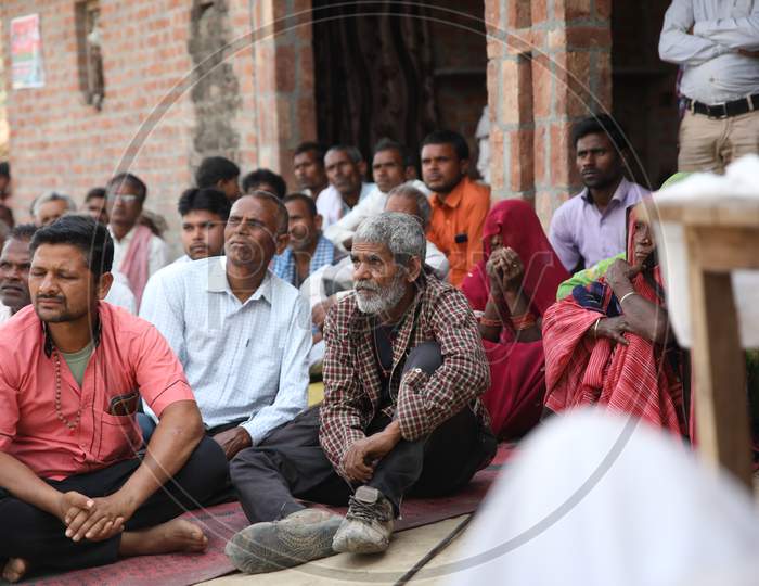 Image of RURAL AREA PEOPLE-HI823093-Picxy