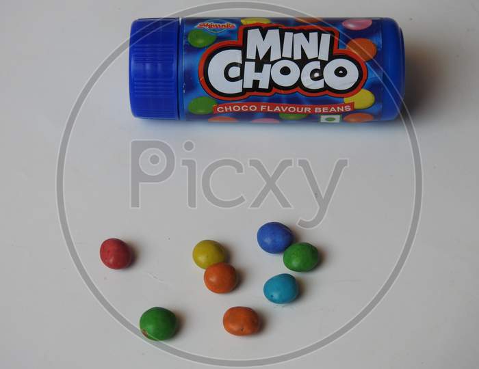 Image of Closeup of Mini Choco gems - Choco flavour colorful Beans and ...